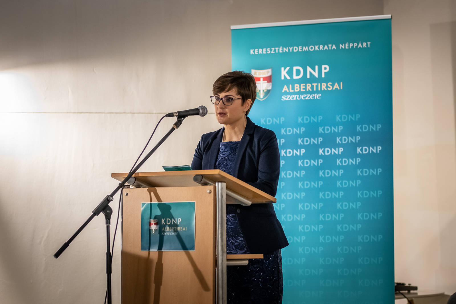 Magyarország a válságok korában - Albertirsai KDNP-fórum Hollik ...